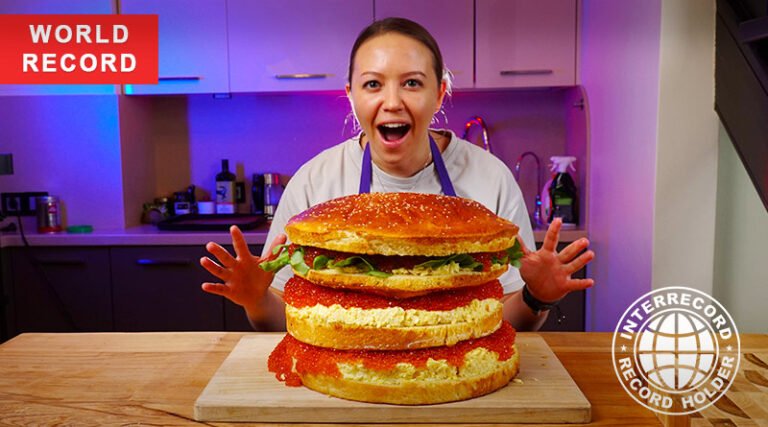 Largest burger with red caviar | INTERRECORD Международная книга ...